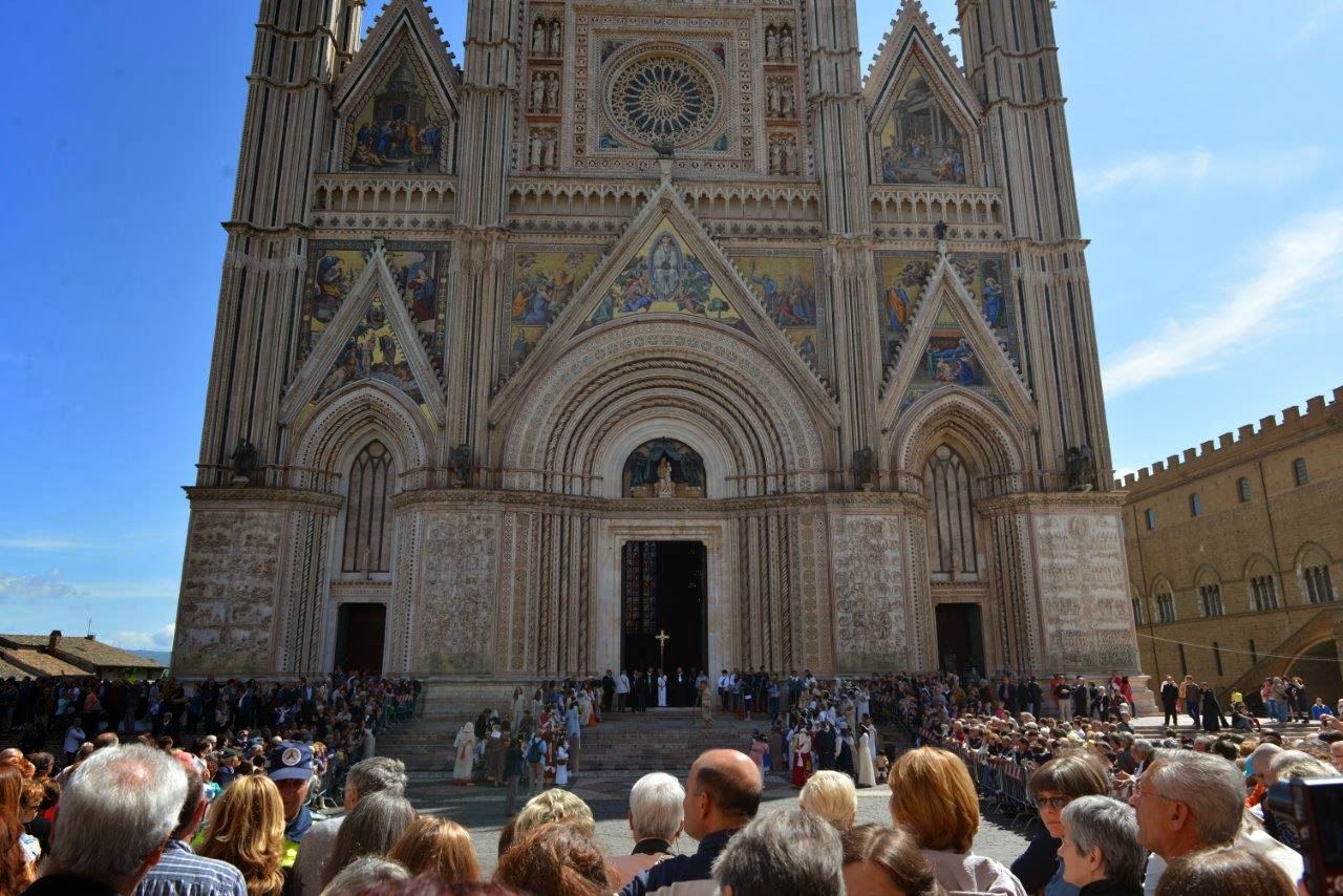 O Santíssimo Sacramento da Eucaristia e a solenidade de Corpus Christi ...